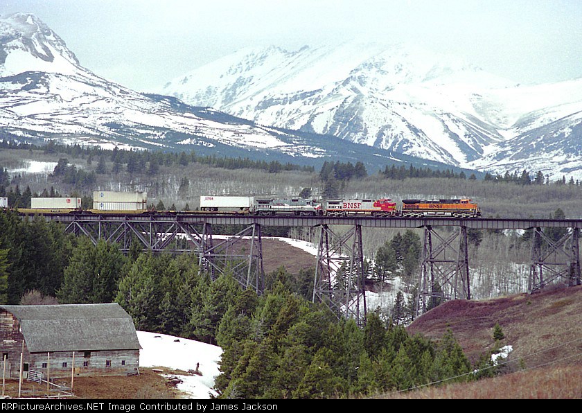 BNSF 979